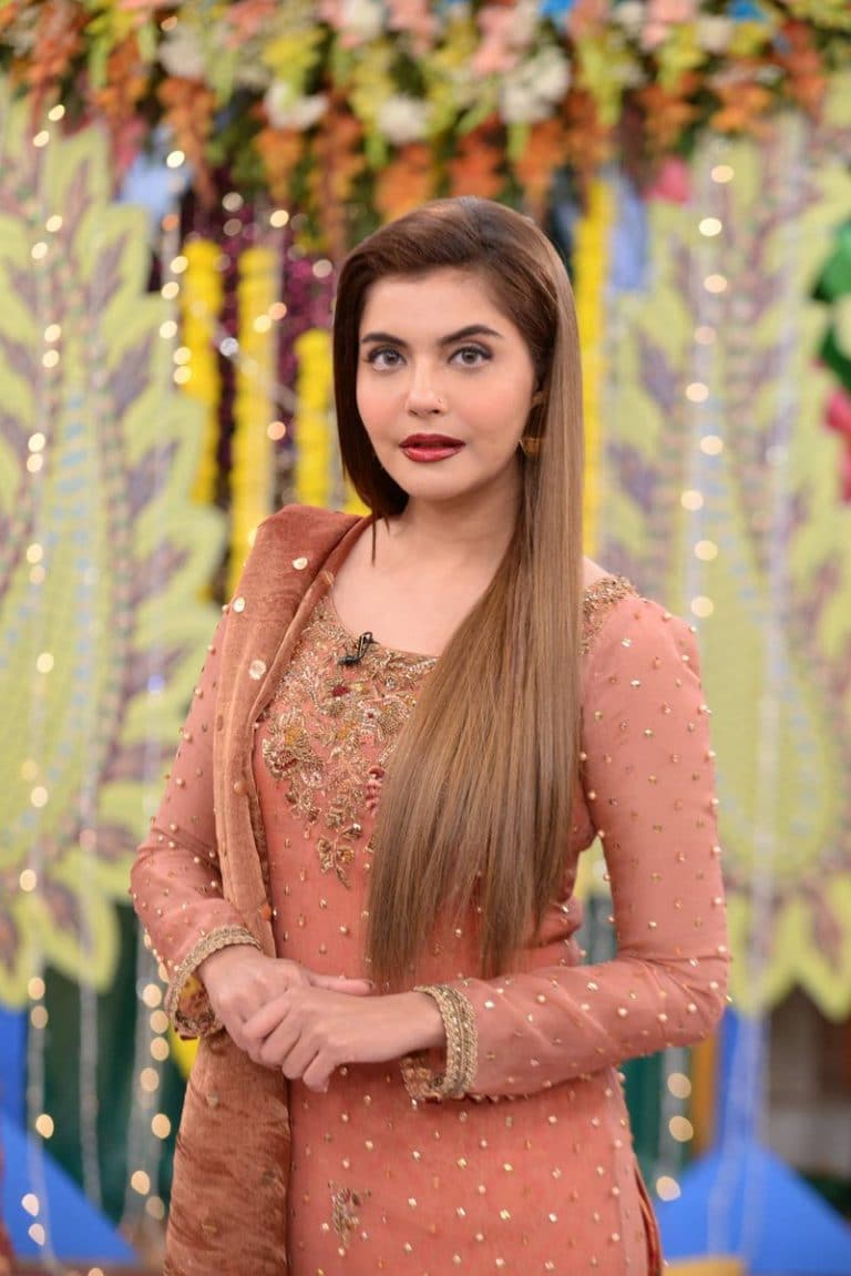 Nida Yasir - Biography, Height & Life Story | Super Stars Bio