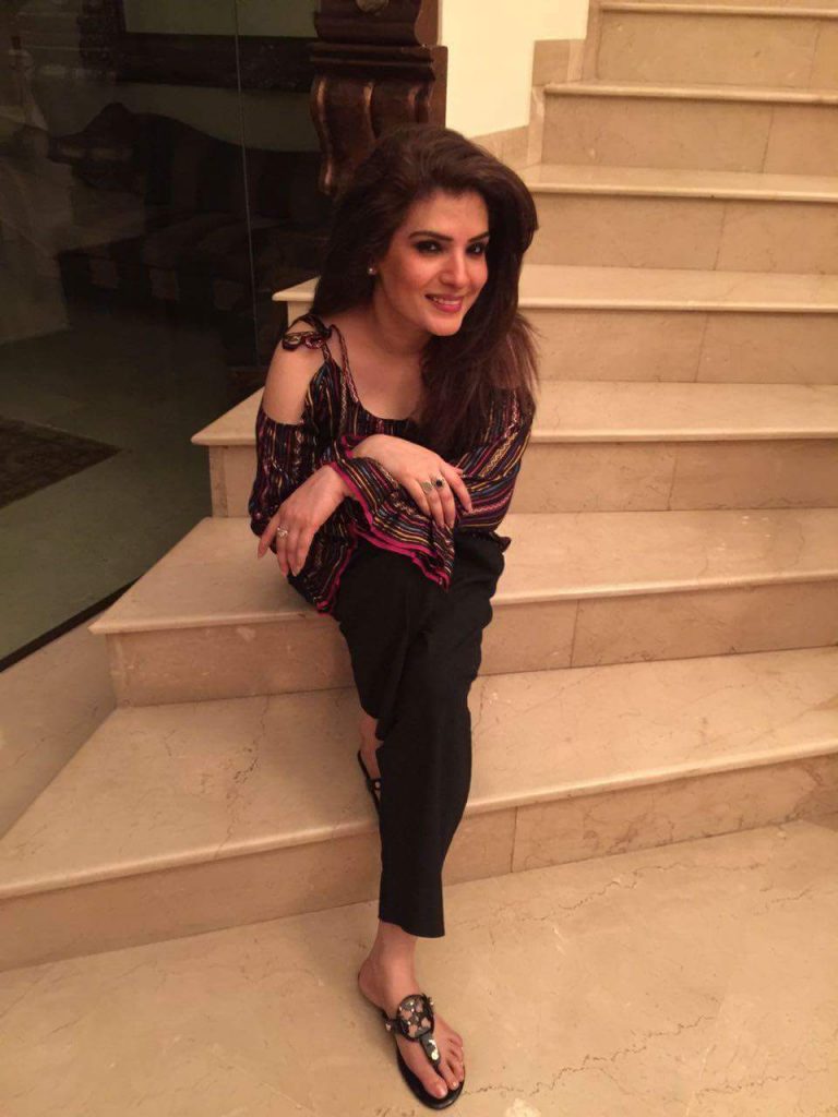 Resham - Biography, Height & Life Story | Super Stars Bio