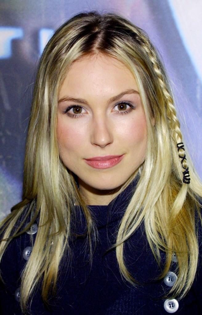 Sarah Carter - Biography, Height & Life Story | Super Stars Bio
