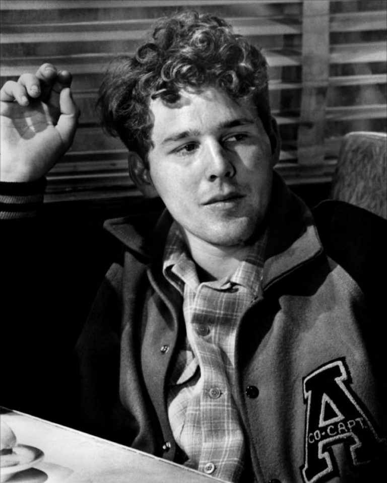 Timothy Bottoms - Biography, Height & Life Story | Super Stars Bio