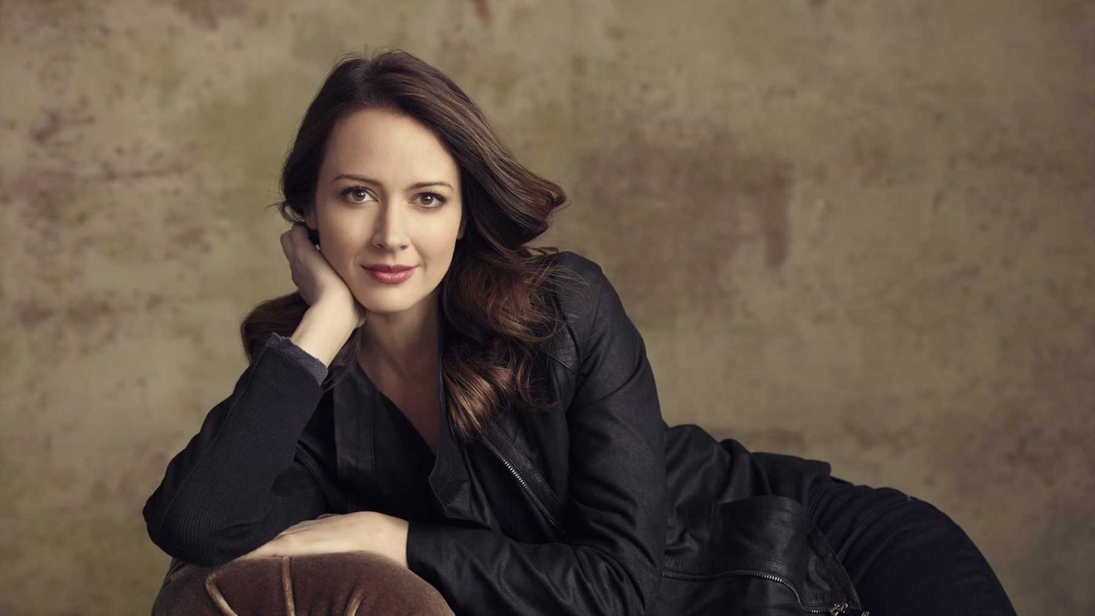 Amy Acker - Biography, Height & Life Story | Super Stars Bio