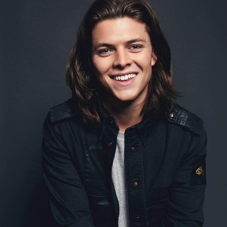 Alex Høgh Andersen - Biography, Height & Life Story | Super Stars Bio
