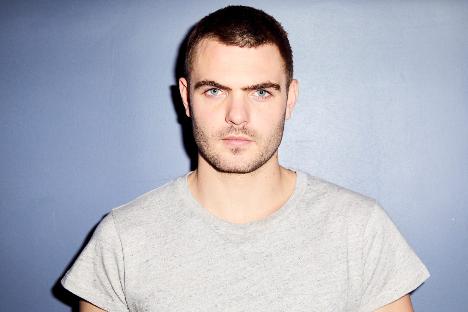 Alex Roe - Biography, Height & Life Story | Super Stars Bio