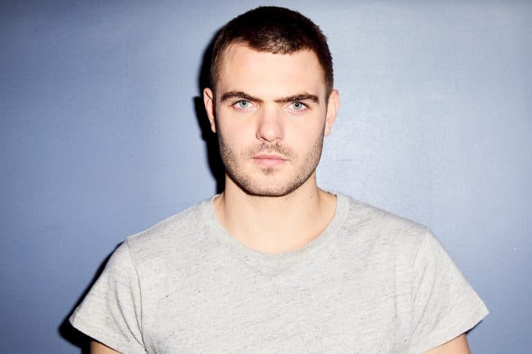 Alex Roe - Biography, Height & Life Story | Super Stars Bio