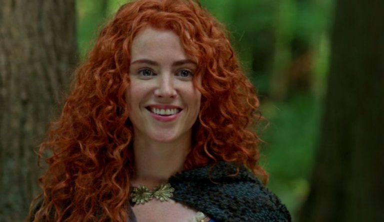 Amy Manson - Biography, Height & Life Story | Super Stars Bio