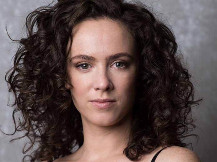 Amy Manson - Biography, Height & Life Story | Super Stars Bio