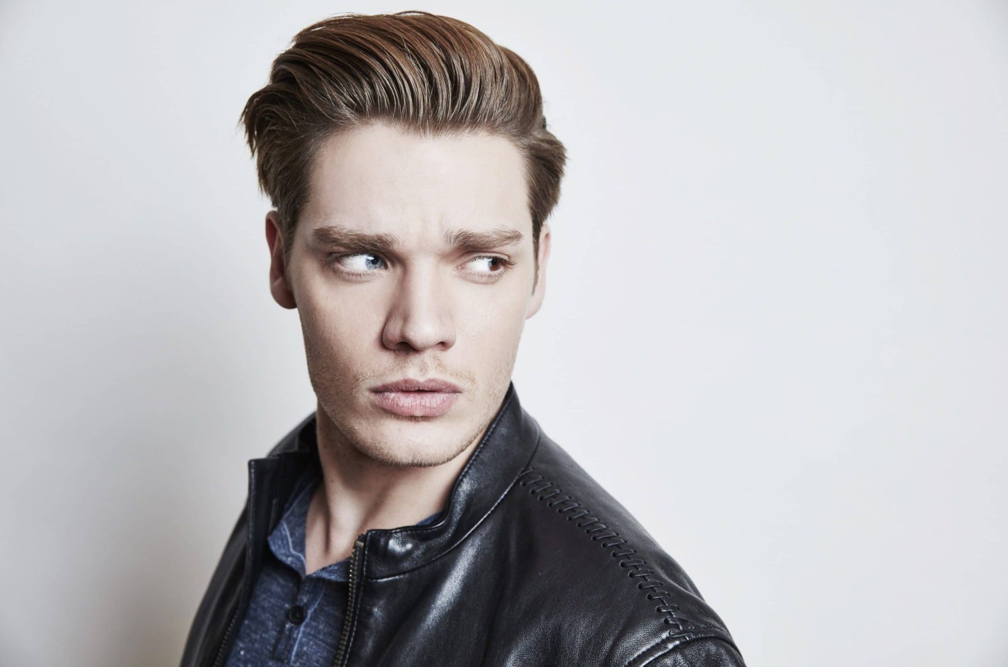 Dominic Sherwood - Biography, Height & Life Story | Super Stars Bio