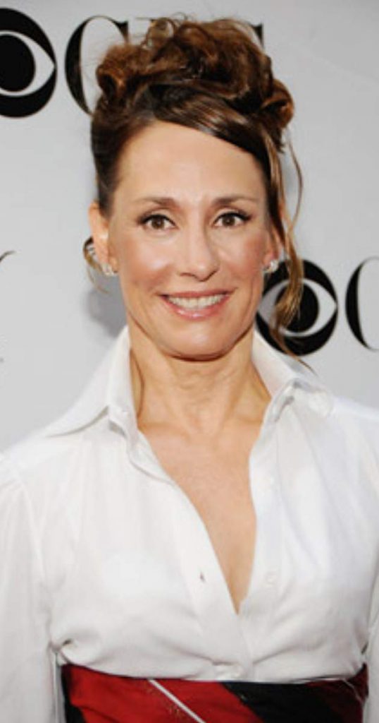 Laurie Metcalf - Biography, Height & Life Story | Super Stars Bio