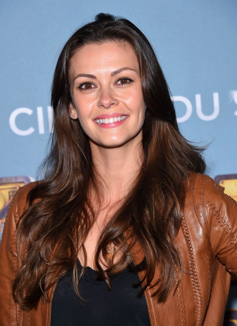 Olga Fonda - Biography, Height & Life Story | Super Stars Bio