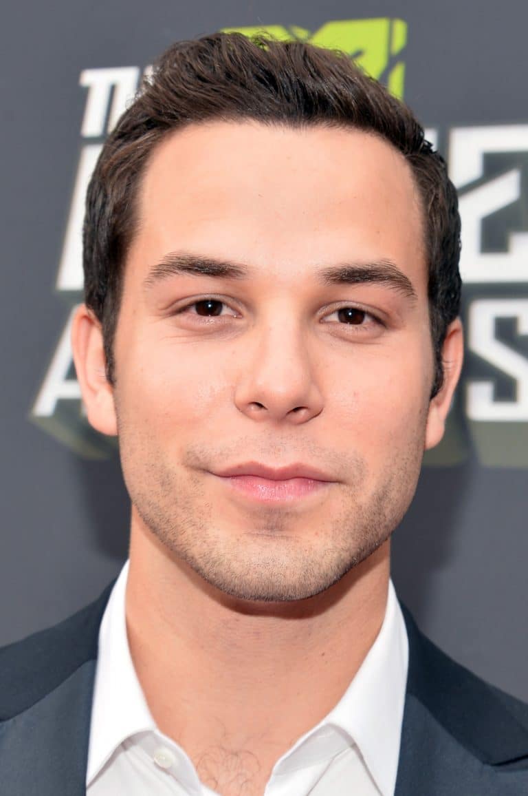 Skylar Astin - Biography, Height & Life Story | Super Stars Bio