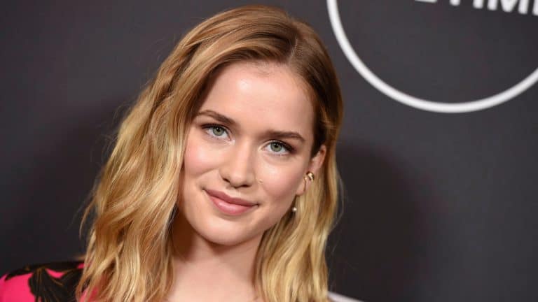 8 Things You Didn't Know About Elizabeth Lail - Super Stars Bio