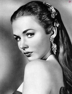 Piper Laurie - Biography, Height & Life Story | Super Stars Bio