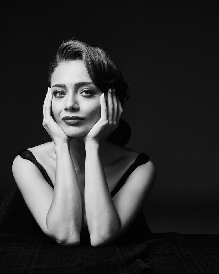 Damla Sönmez - Biography, Height & Life Story | Super Stars Bio