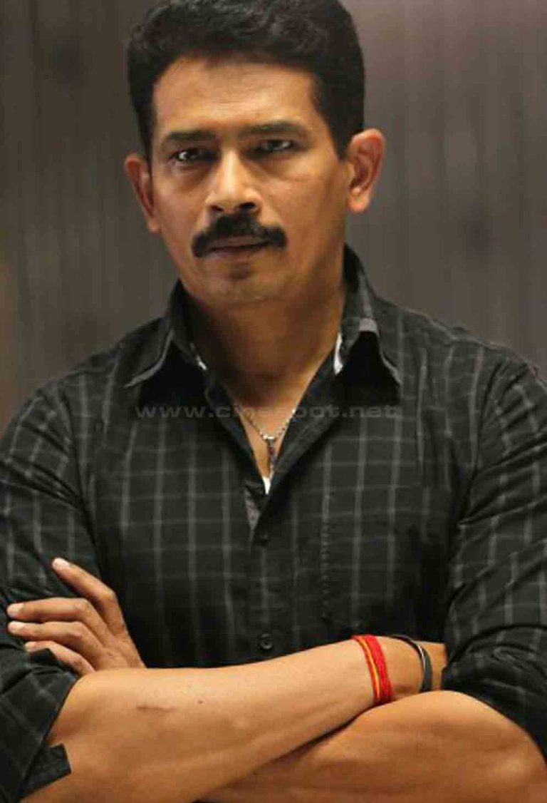 Atul Kulkarni - Biography, Height & Life Story | Super Stars Bio