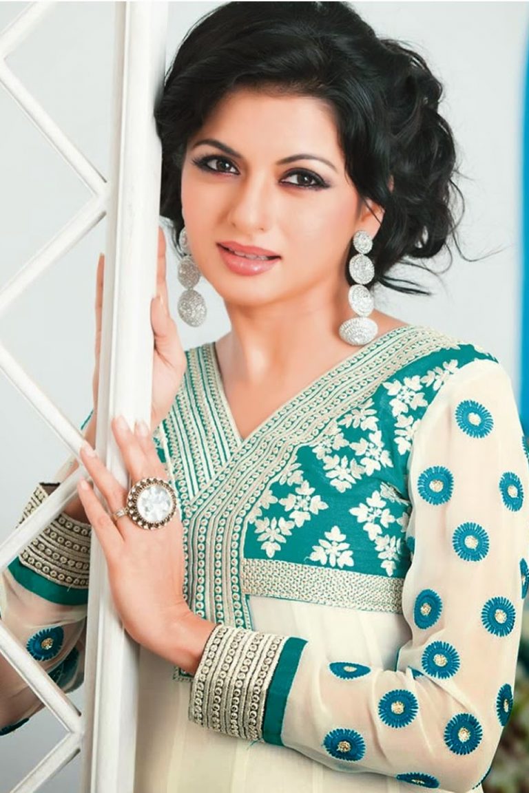 Bhagyashree - Biography, Height & Life Story | Super Stars Bio