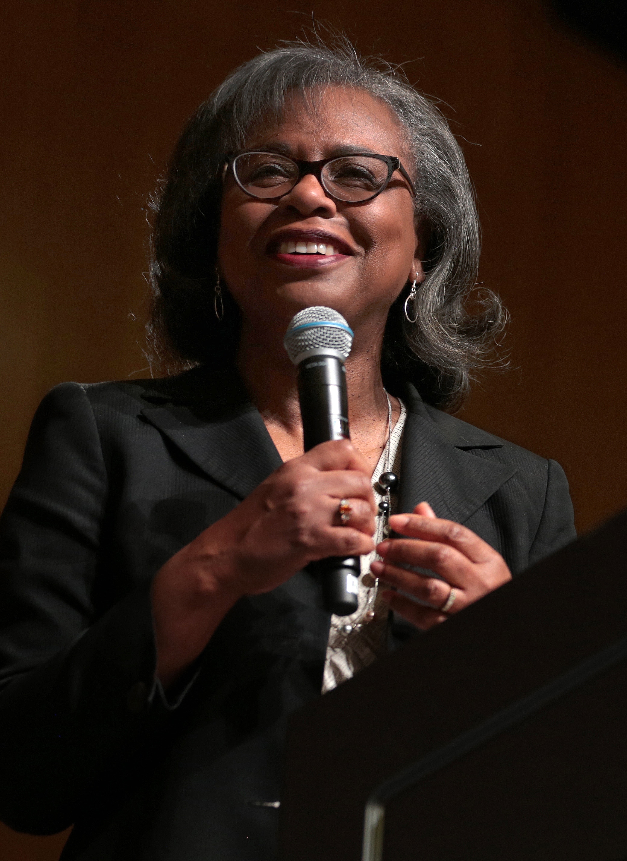 Anita Hill - Biography, Height & Life Story | Super Stars Bio