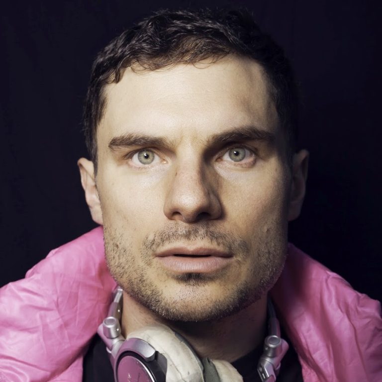 Flula Borg - Biography, Height & Life Story | Super Stars Bio