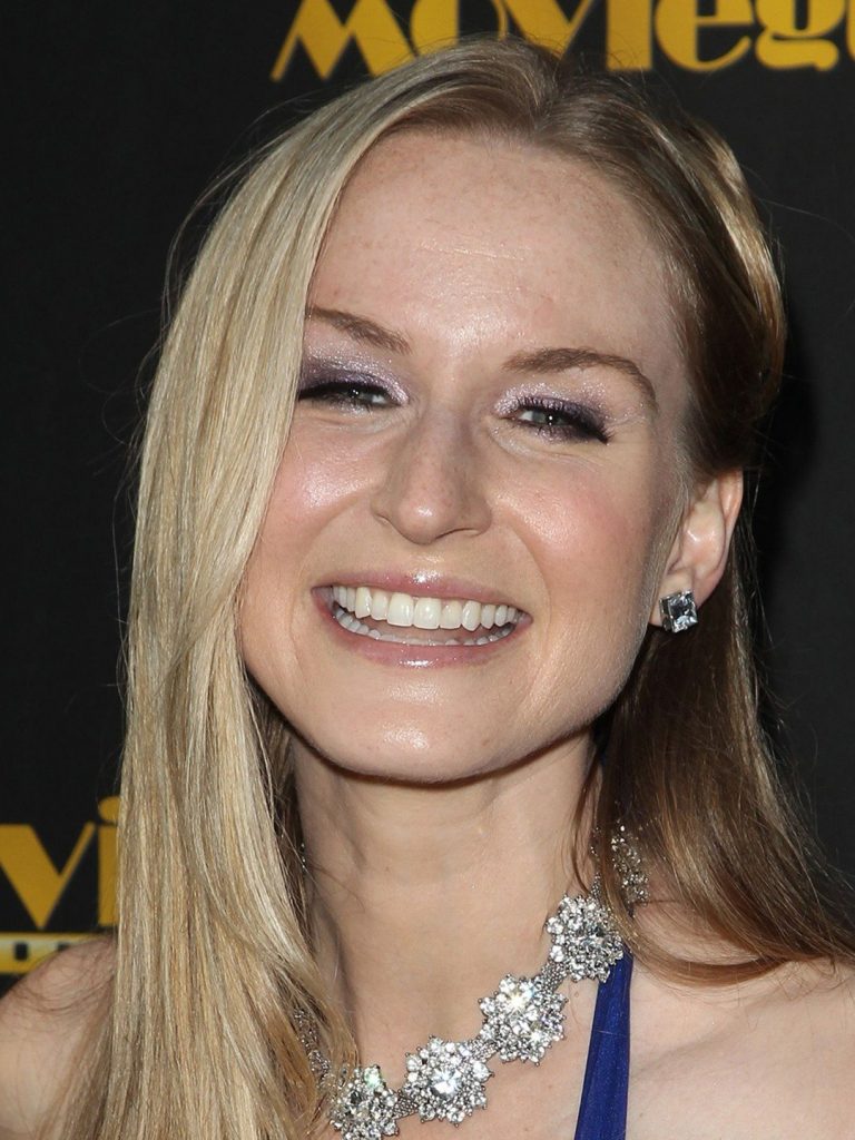 Jenn Gotzon - Biography, Height & Life Story | Super Stars Bio