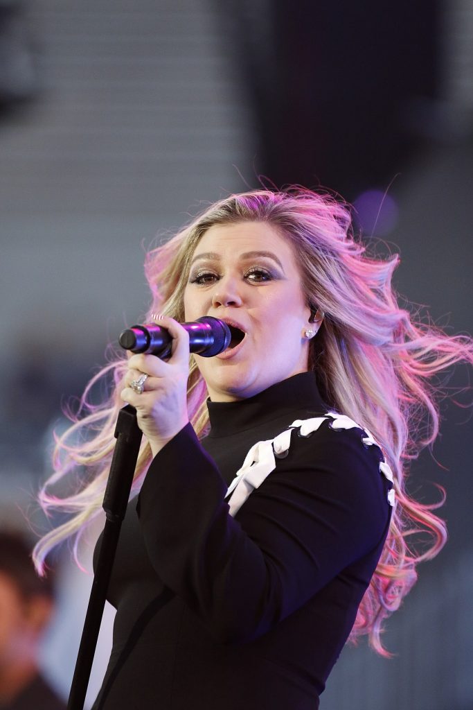 Kelly Clarkson - Biography, Height & Life Story | Super Stars Bio