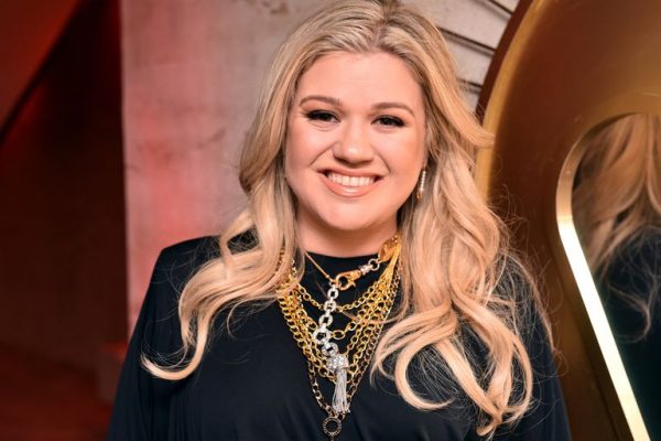 Kelly Clarkson - Biography, Height & Life Story | Super Stars Bio