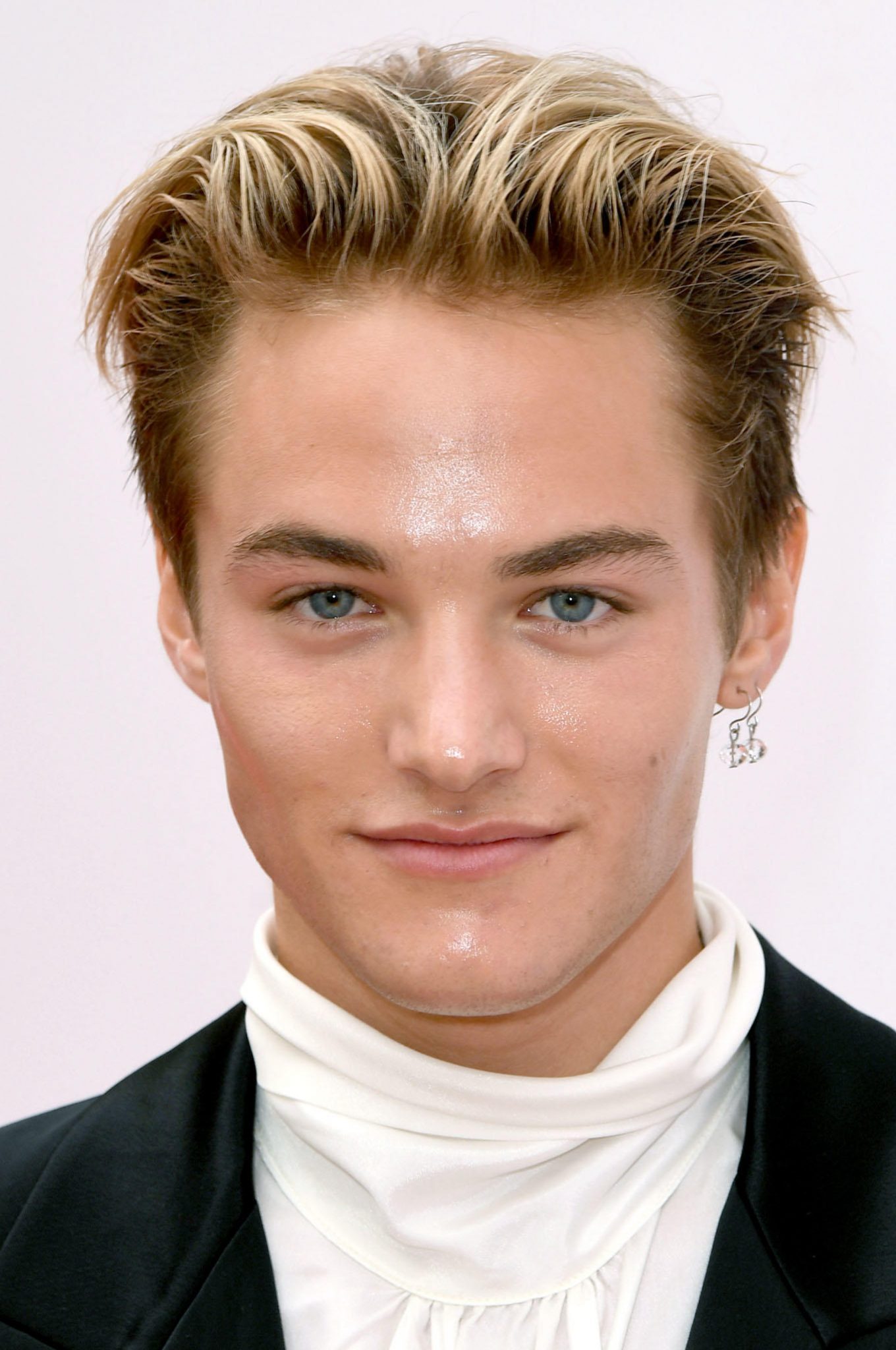 Mitchell Hoog - Biography, Height & Life Story | Super Stars Bio