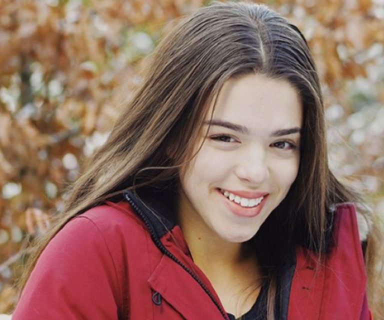 8 Things You Didn't Know About Alexandra Chaves - Super Stars Bio