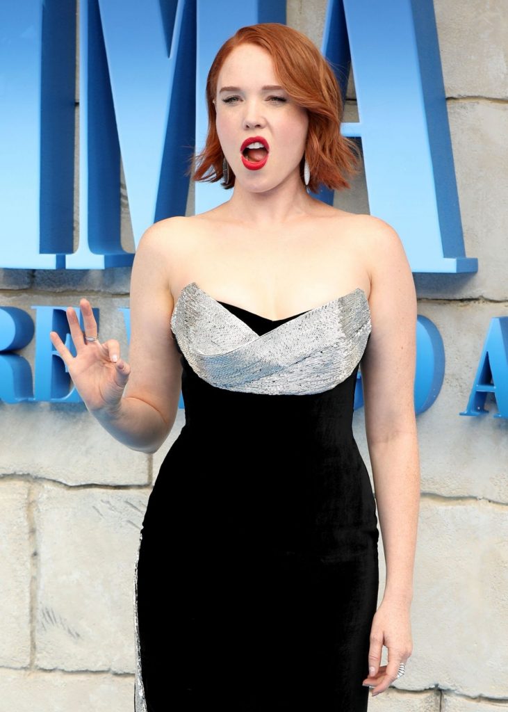 Jessica Keenan Wynn - Biography, Height & Life Story | Super Stars Bio