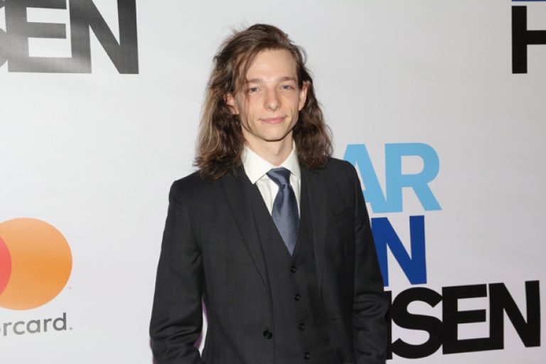 Mike Faist - Biography, Height & Life Story | Super Stars Bio