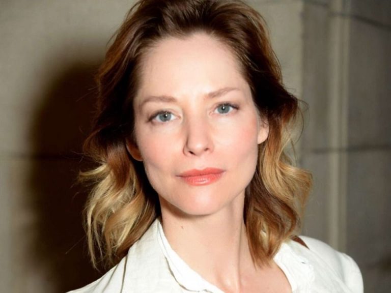 Sienna Guillory - Biography, Height & Life Story | Super Stars Bio