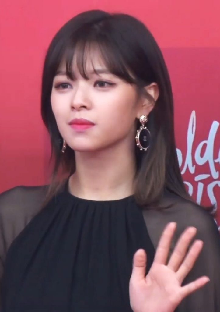 JEONGYEON - Biography, Height & Life Story | Super Stars Bio