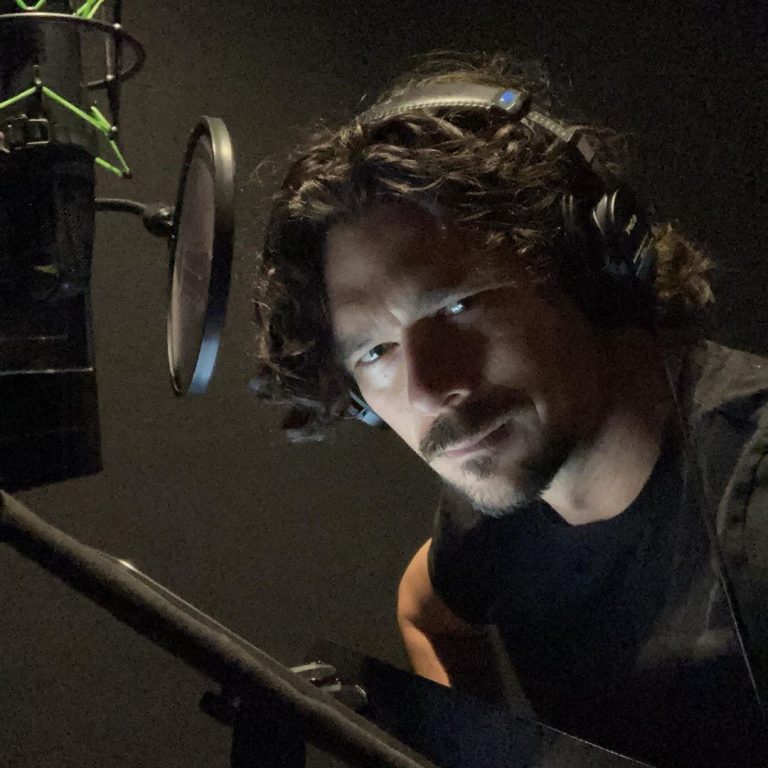 Luke Arnold - Biography, Height & Life Story | Super Stars Bio