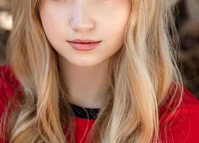 Abigail Zoe Lewis - Biography, Height & Life Story | Super Stars Bio