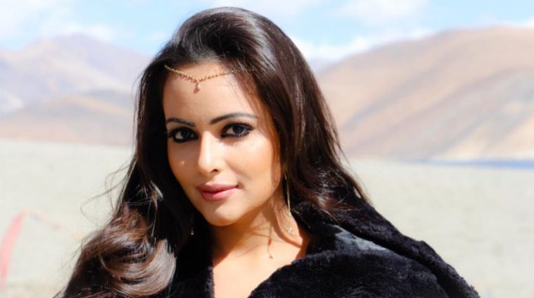 8 Things You Didn't Know About Aanchal Munjal - Super Stars Bio