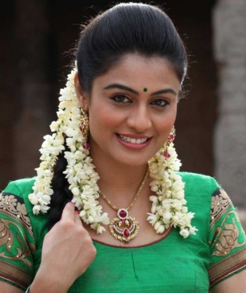 8 Things You Didn't Know About Neha Hinge - Super Stars Bio