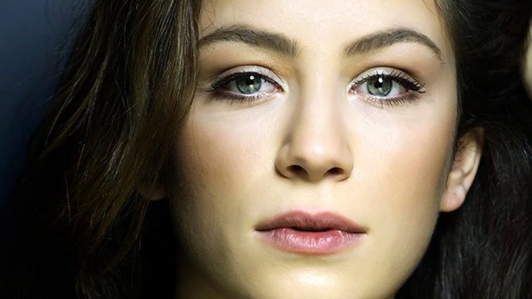 Buse Arslan - Biography, Height & Life Story | Super Stars Bio