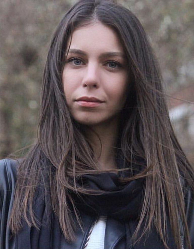 Famous Turkish Actresses - Page 2 of 4 - Super Stars Bio