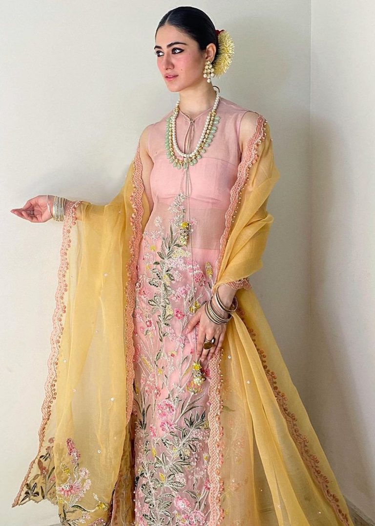 Hina Afridi - Biography, Height & Life Story | Super Stars Bio