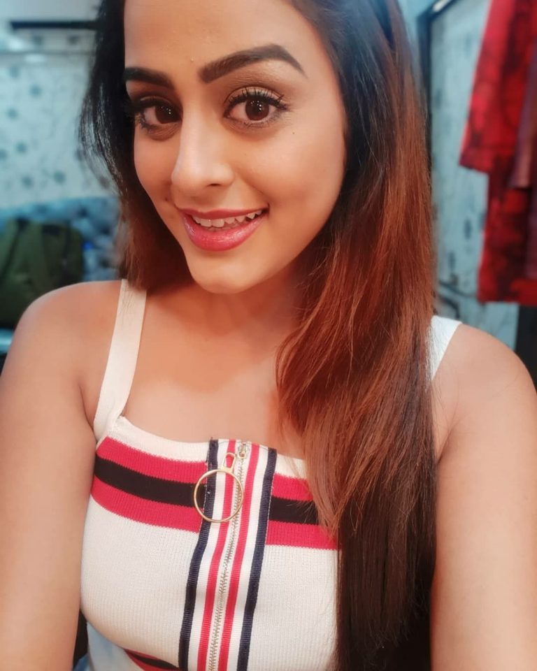 8 Things You Didn't Know About Yamini Singh - Super Stars Bio