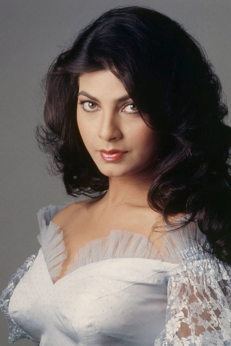 8 Things You Didn't Know About Kimi Katkar - Super Stars Bio