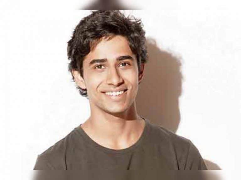 8 Things You Didn't Know About Suraj Sharma - Super Stars Bio