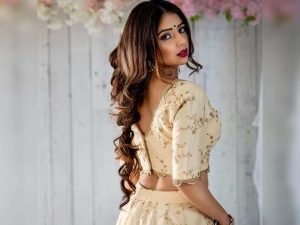 8 Things You Didn't Know About Tania - Super Stars Bio