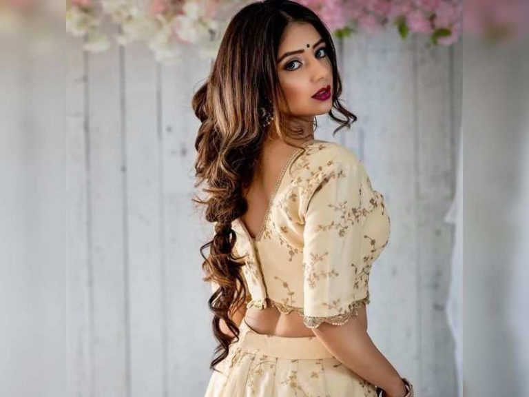 8 Things You Didn't Know About Tania - Super Stars Bio