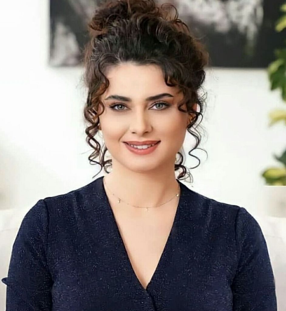 Famous Turkish Actresses - Page 2 of 4 - Super Stars Bio