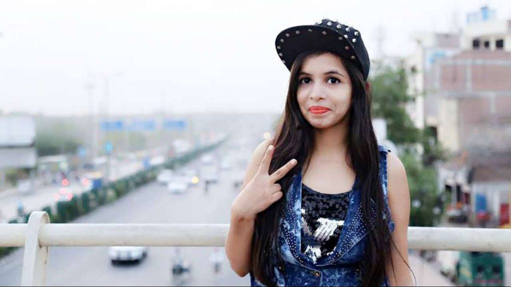 8 Things You Didn't Know About Dhinchak Pooja - Super Stars Bio