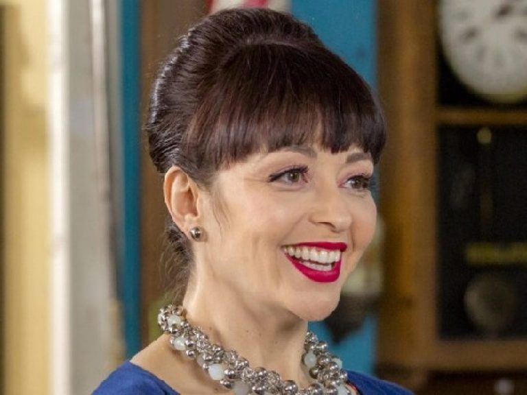 Sarah Strange - Biography, Height & Life Story | Super Stars Bio