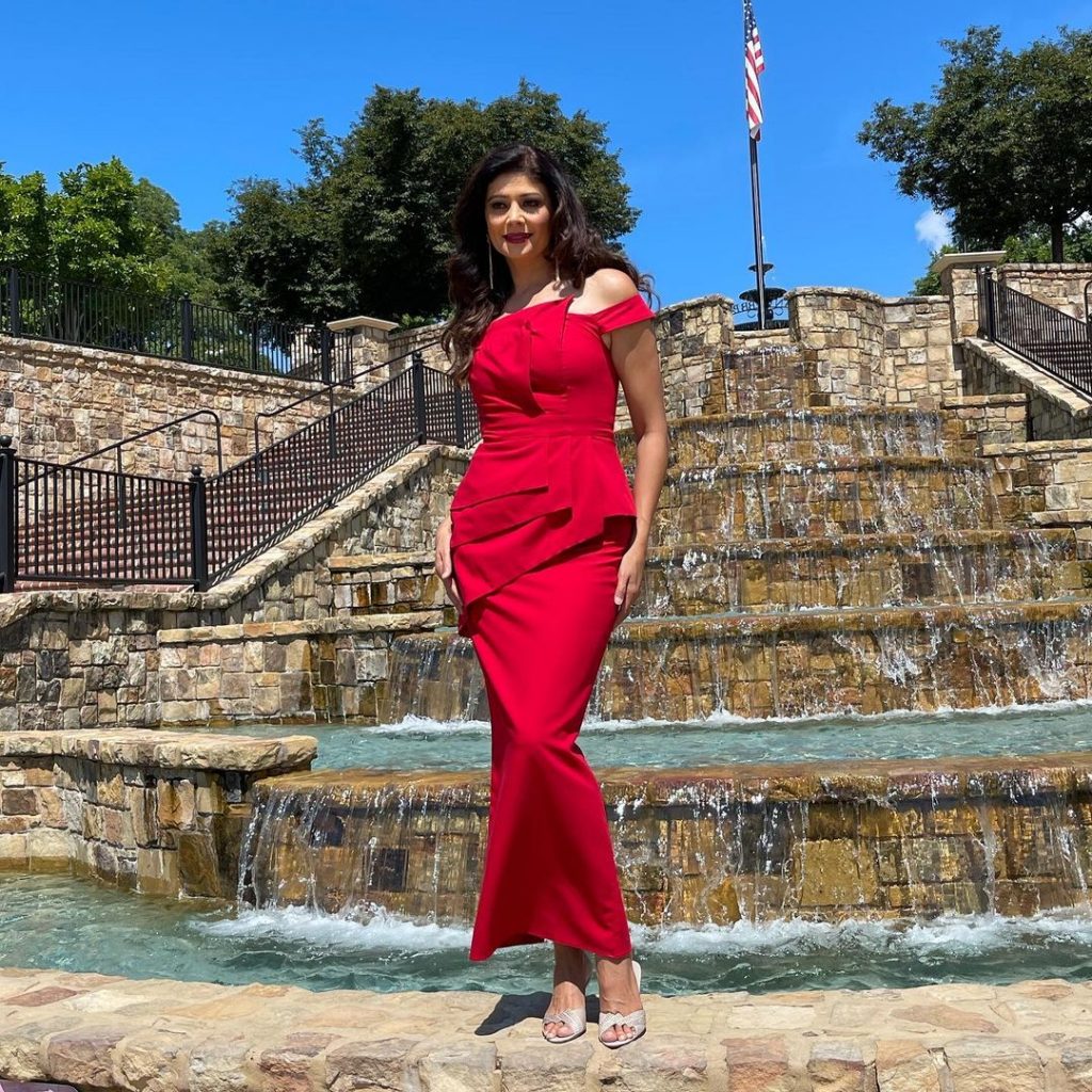 Pooja Batra - Biography, Height & Life Story | Super Stars Bio