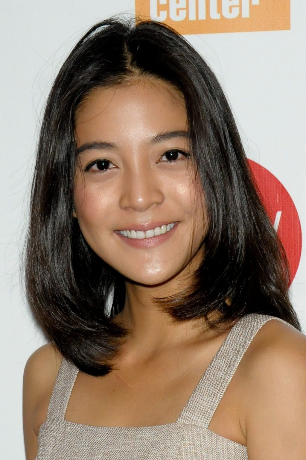 Apinya Sakuljaroensuk - Biography, Height & Life Story | Super Stars Bio