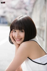 Suzu Hirose - Biography, Height & Life Story | Super Stars Bio