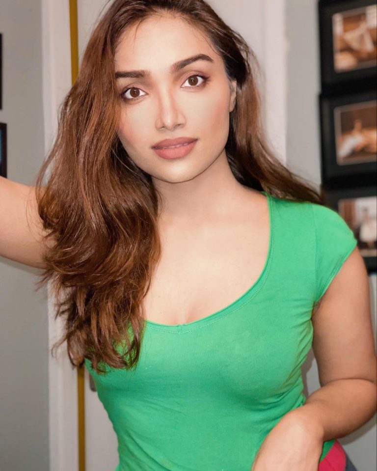 Aishwarya Devan - Biography, Height & Life Story | Super Stars Bio