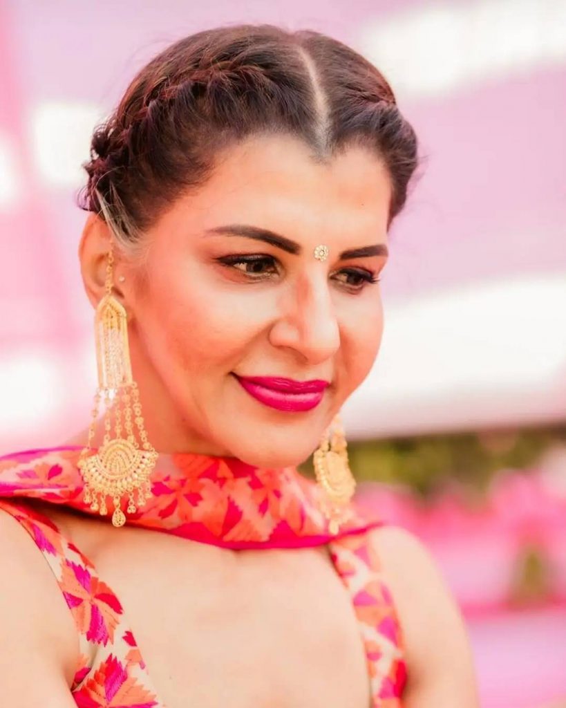 Anita Raj - Biography, Height & Life Story | Super Stars Bio